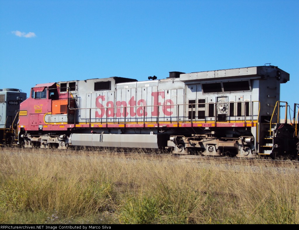 BNSF 687